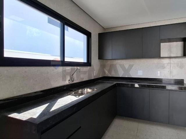 Casa com piscina em condominio fechado, 4 quartos