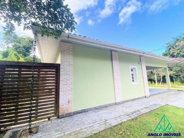 CASA COM PISCINA EM CONDOMÍNIO FECHADO !