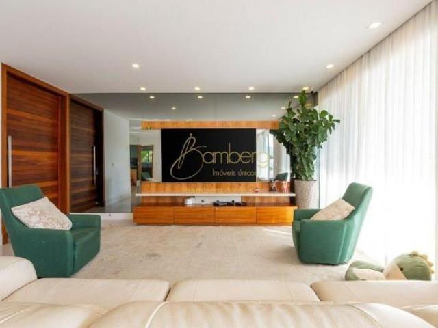 Casa com Piscina em Condomínio Fechado | Reformada | Brooklin | 328 m² | 4 Suítes | 6 Vagas