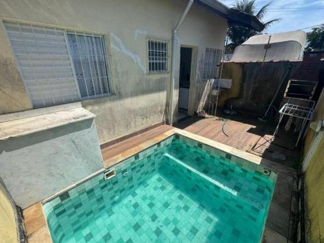 Casa com piscina em condomínio lado praia em Itanhaém