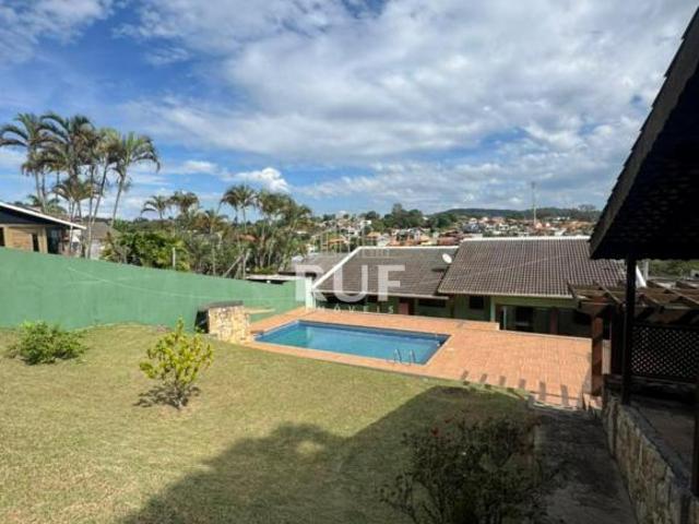 Casa com piscina em condomínio Residencial Shangrila Atibaia SP