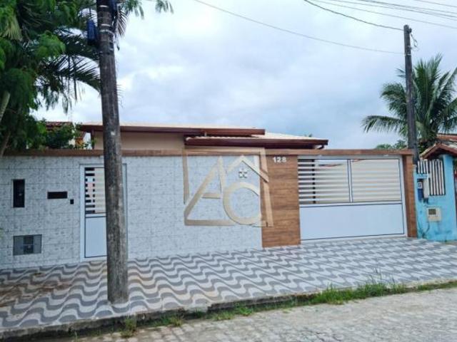 Casa com Piscina em Itanhaém | 2 Dormitórios | Terreno de 260m²