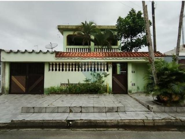 Casa com Piscina em Itanhaem