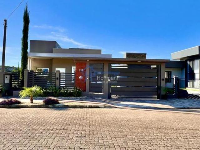 Casa com Piscina em Jardim Panorâmico, Ivoti 191m²