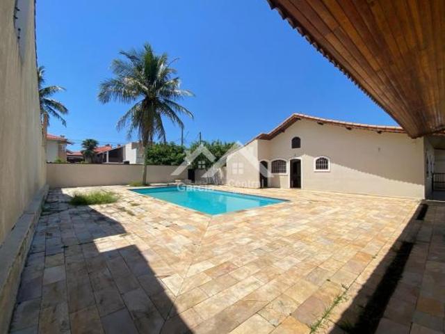 Casa com piscina em Peruíbe