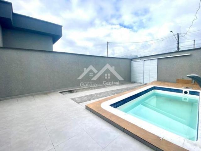 Casa com piscina em Peruíbe