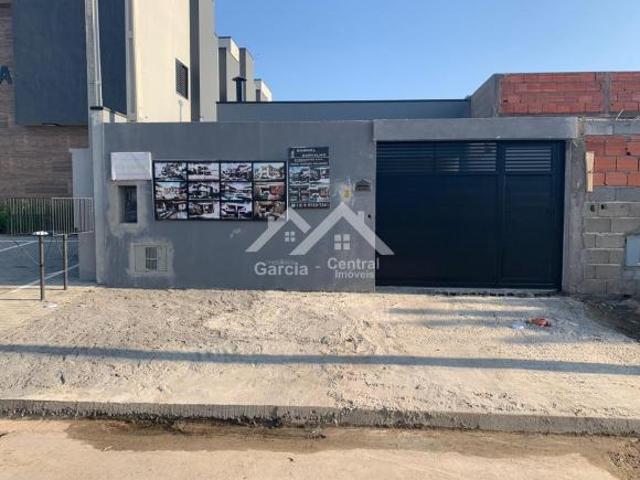 Casa com piscina em Peruíbe