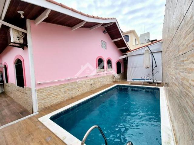 Casa com piscina em Peruíbe