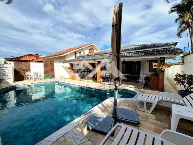 Casa com piscina em Peruíbe