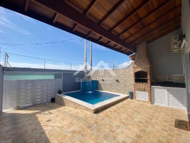 Casa com piscina em Peruíbe