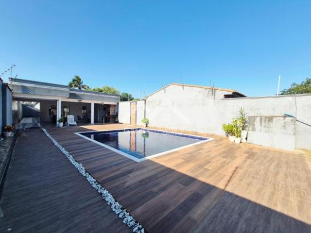 Casa com piscina em Peruíbe