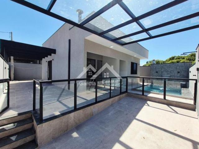 Casa com piscina em Peruíbe