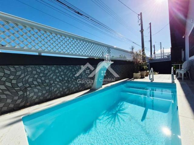 Casa com piscina em Peruíbe