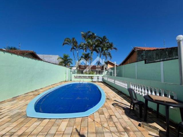 Casa com piscina em Peruíbe