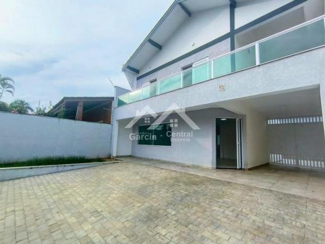 Casa com piscina em Peruíbe