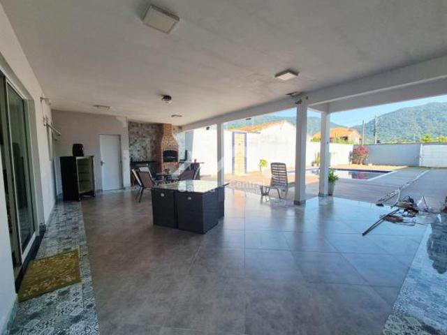 Casa com piscina em Peruíbe