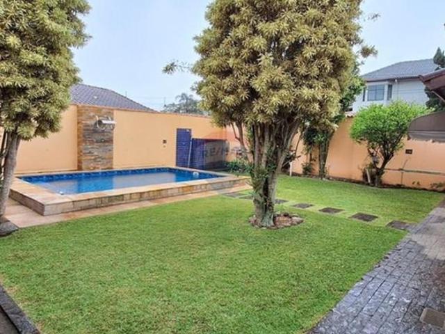 Casa com Piscina em Peruíbe a 600 m da praia.