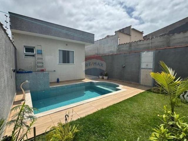 Casa com Piscina em Peruíbe Oportunidade Única!