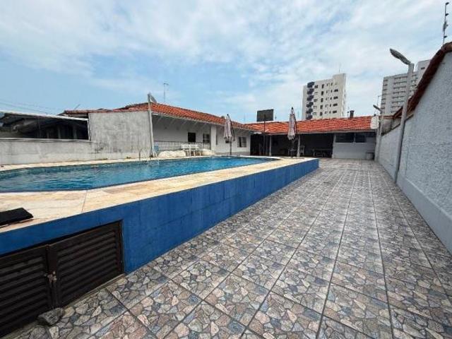 Casa com piscina em Praia Grande