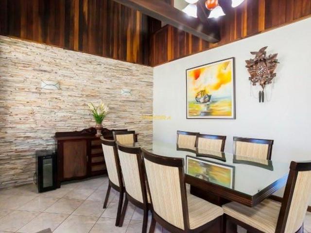 Casa com Piscina em Santa Felicidade