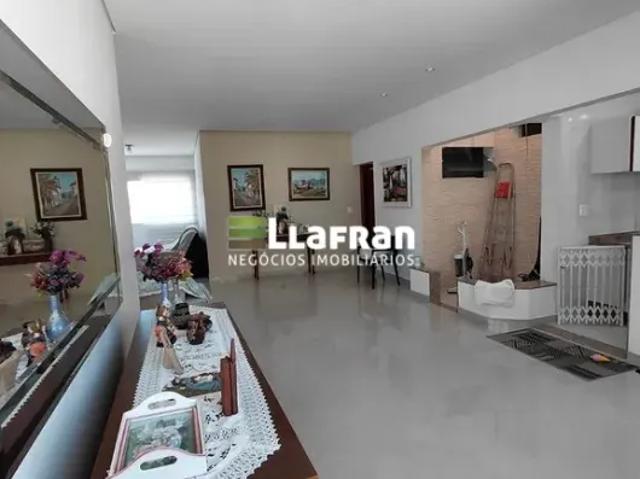 Casa com Piscina em Taboão da Serra