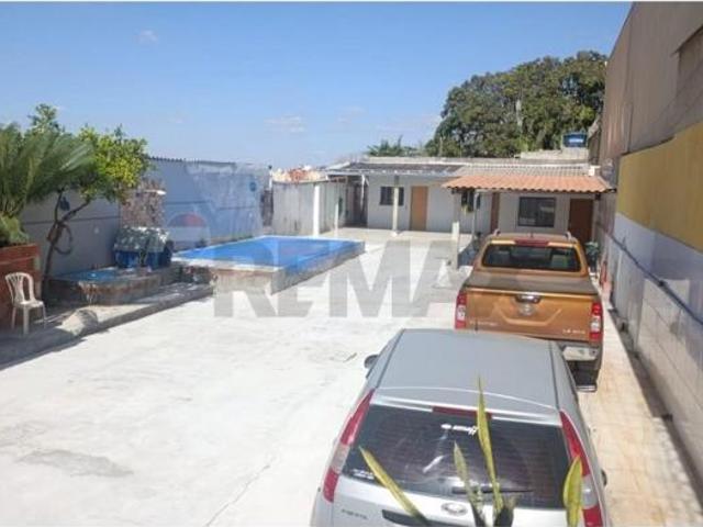 Casa com Piscina em Terreno Amplo na Colônia Agrícola