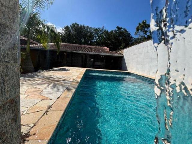 Casa com Piscina em Terreno de 250m² a 800 Metros da Praia