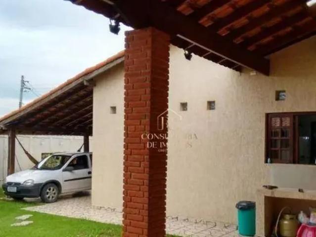 Casa com piscina em terreno de 500 metros, com ótima localização e documentação ok