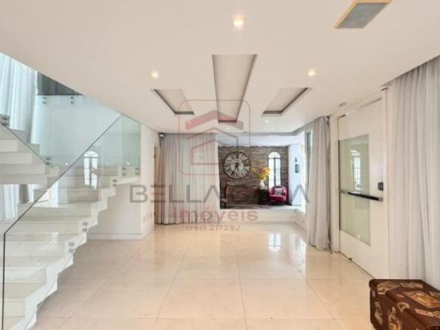 Casa com piscina, espaço gourmet com churrasqueira, 4 suítes, e 4 vagas na Mooca