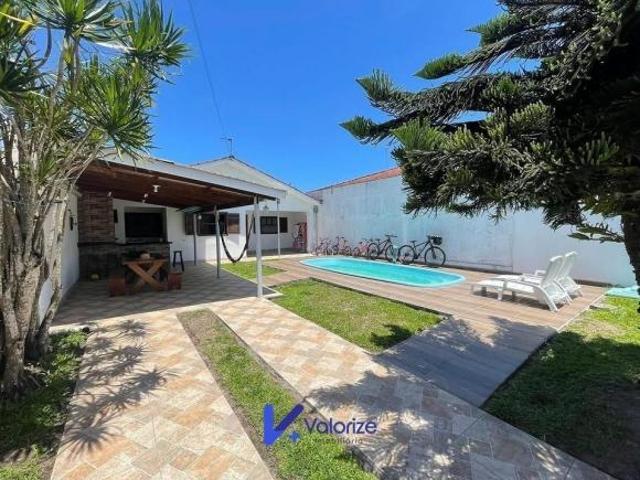 Casa com Piscina Faixa Mar Canoas a Venda