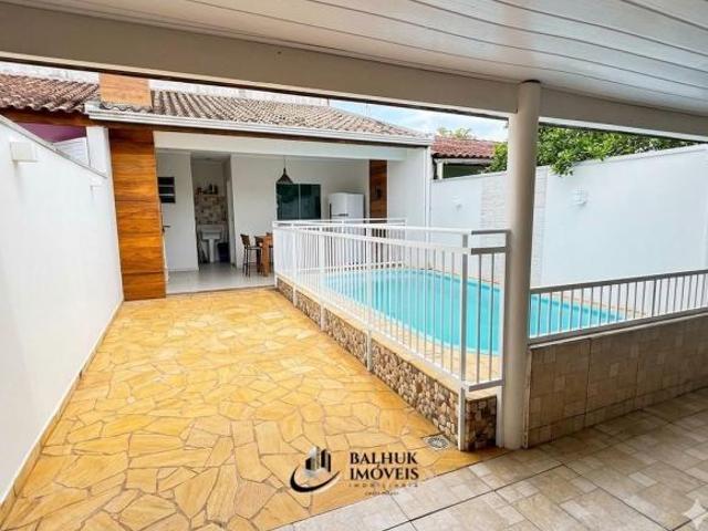 Casa com piscina faixa mar Santa Terezinha