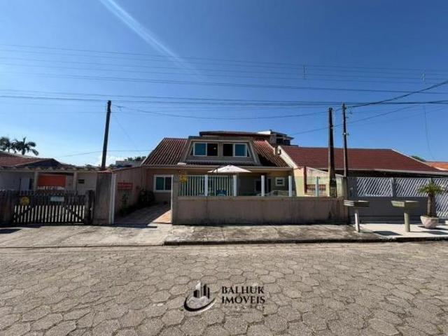Casa com piscina financiável em Ipanema
