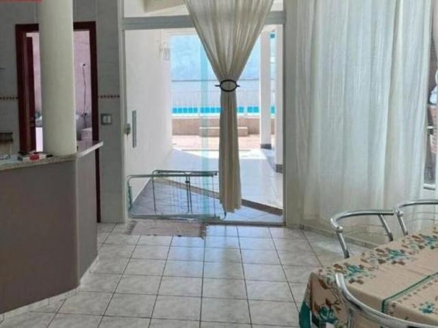 Casa com Piscina lado Praia