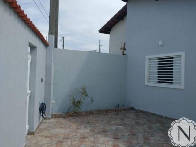 Casa com piscina lado praia
