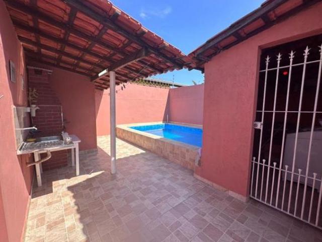 Casa com piscina lado praia no Bairro Jamaica, em Itanhaém, no litoral sul de São Paulo