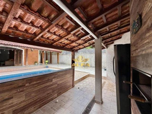 Casa com piscina, lareira e espaço gourmet no Jardim Pernambuco, próxima à Praia de Pernambuco – Alf