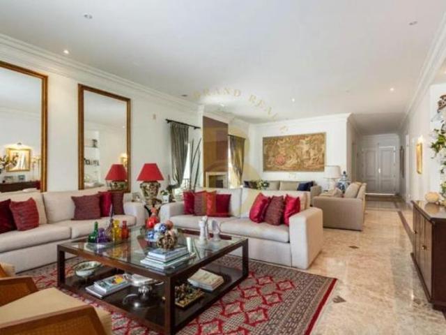 Casa com piscina, localizada no Morumbi