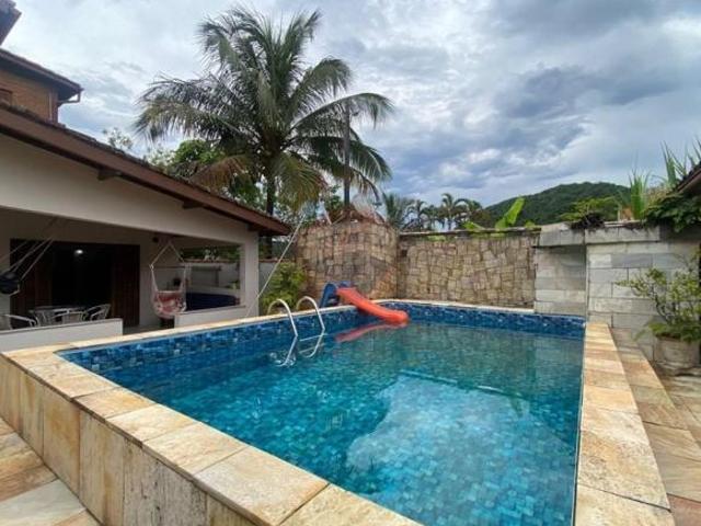 Casa com Piscina para comprar na Praia do Tombo