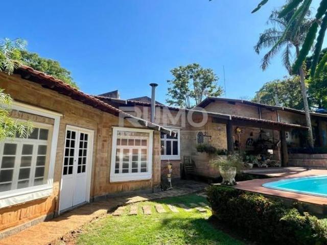 Casa com piscina para à venda em Sousas