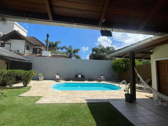 Casa com Piscina para Alugar em Jurerê ACT0008