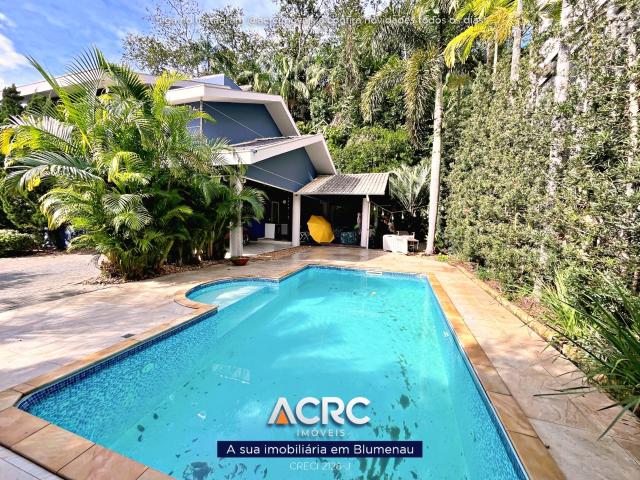 Casa Com Piscina para Locação no Bairro Salto Weissbach em Blumenau