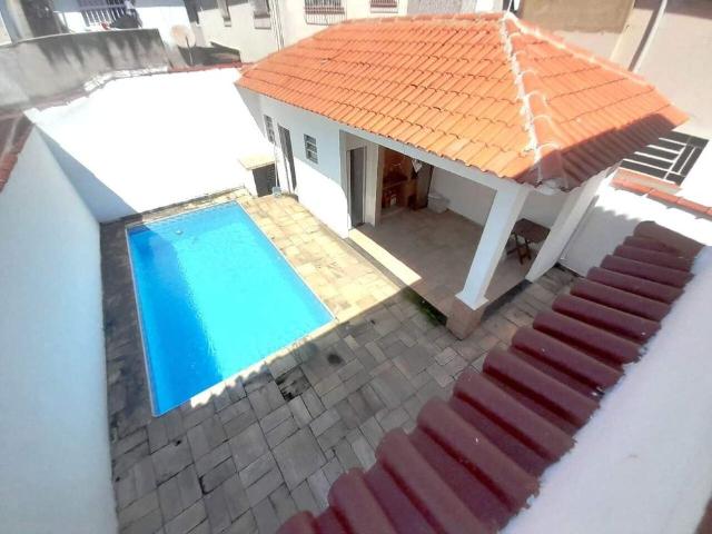 Casa com piscina para locação no Boqueirão!