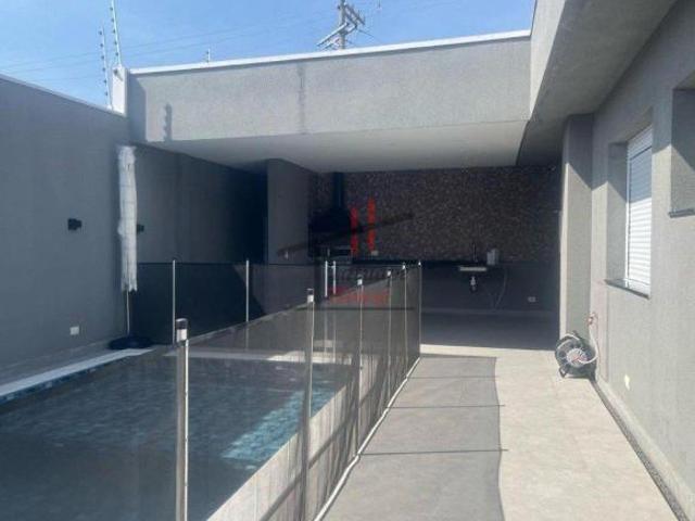 Casa com piscina para venda na Penha