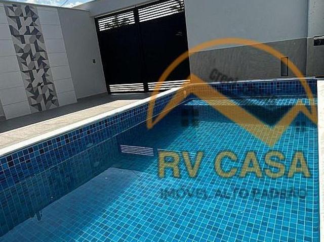 Casa com piscina perto da praia em Itanhaém SP