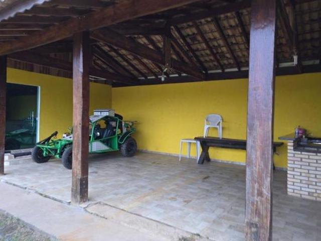 Casa com piscina próximo ao centro de Juquitiba