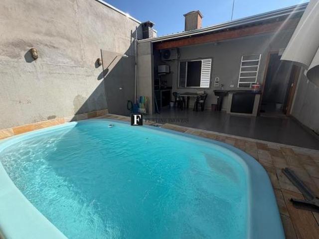 Casa com Piscina Próxima do Mar em Praia de Leste