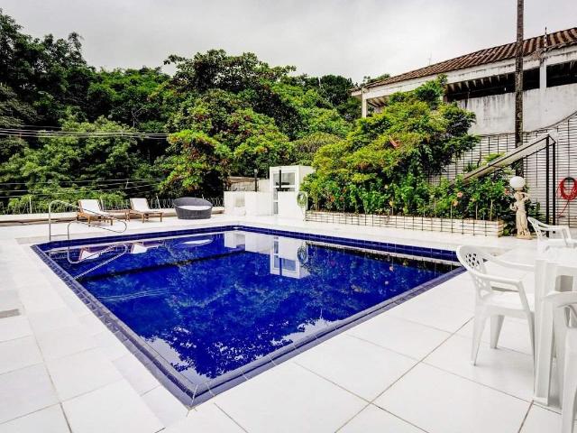 Casa com piscina suspensa no Morumbi
