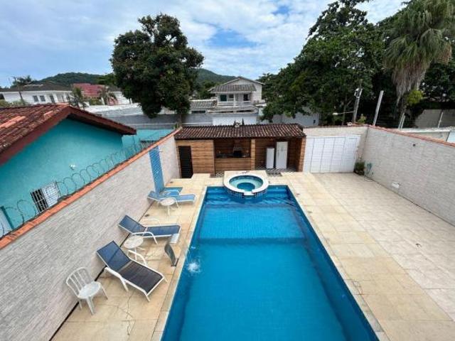CASA COM PISCINA + SPA NA PRAIA DE PERNAMBUCO – PORTEIRA FECHADA | R$ 1.050.000