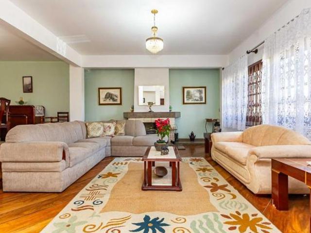 Casa com Piscina Térmica no Boa Vista, Curitiba