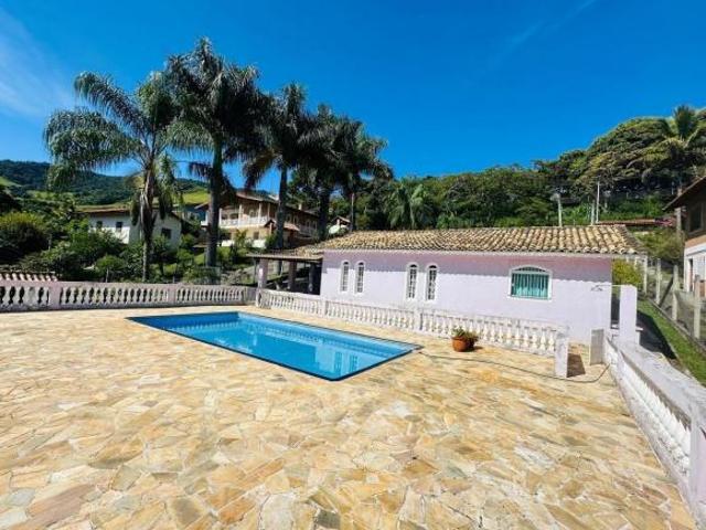 Casa com piscina, terreno amplo e possibilidade de ampliação no Condomínio Porto Danalis R$680 Mil